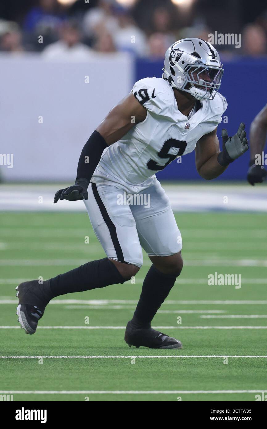 Las Vegas Raiders defensive end Tyree Wilson (9) lines up against the ...