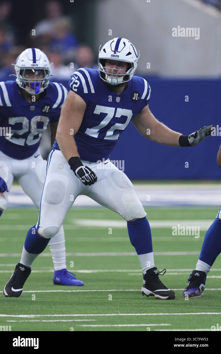 Indianapolis Colts offensive tackle Braden Smith (72) sets to block ...