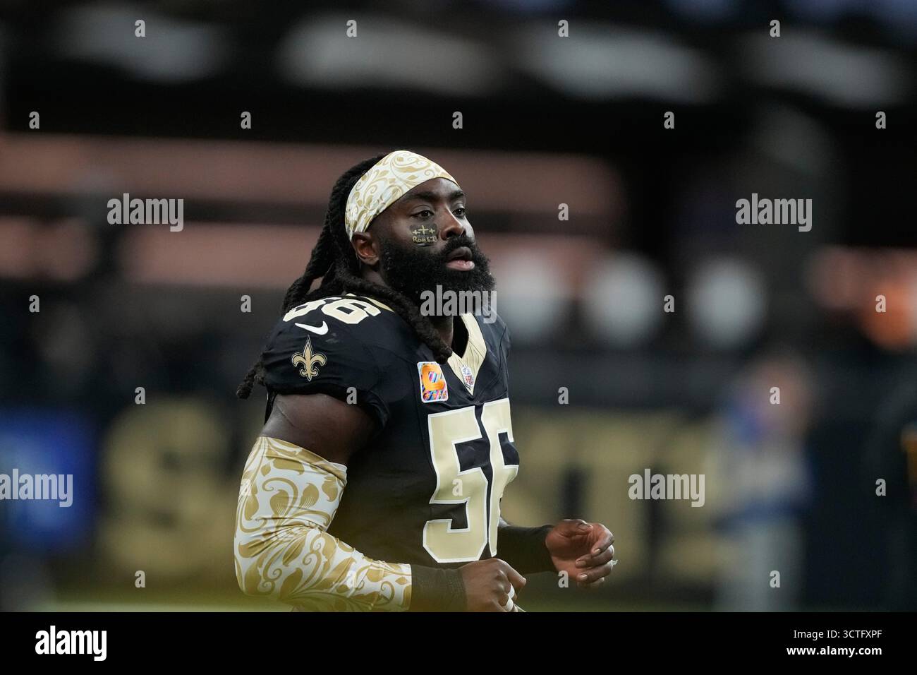 New Orleans Saints outside linebacker Demario Davis (56) warms up ...