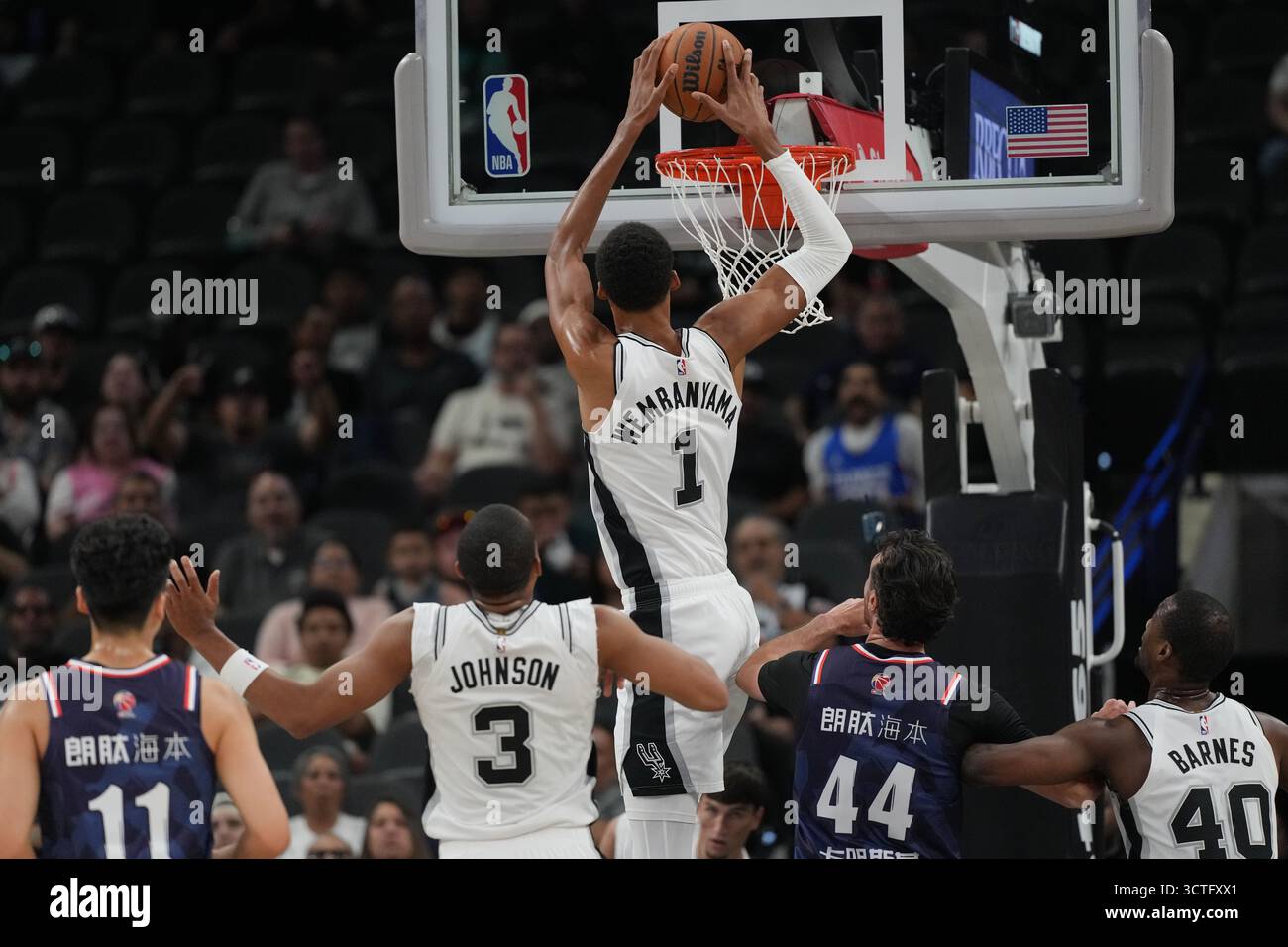 San Antonio Spurs forward/center Victor Wembanyama (1) scores against ...
