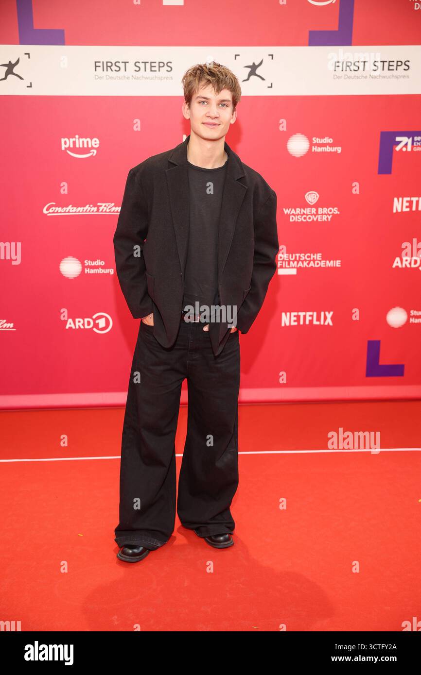FIRST STEPS 2025 LUKE MATT RÖNTGEN Roter Teppich Preisverleihung FIRST ...