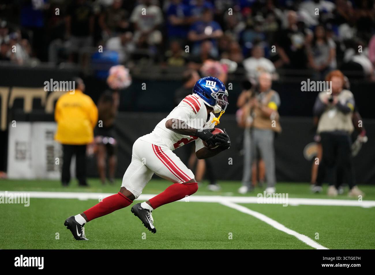 New York Giants Deonte Banks (2)returns a kickoff against the New Orleans Saints in the second ...