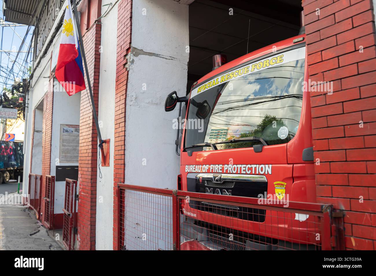 Filipino firefighters hi-res stock photography and images - Alamy