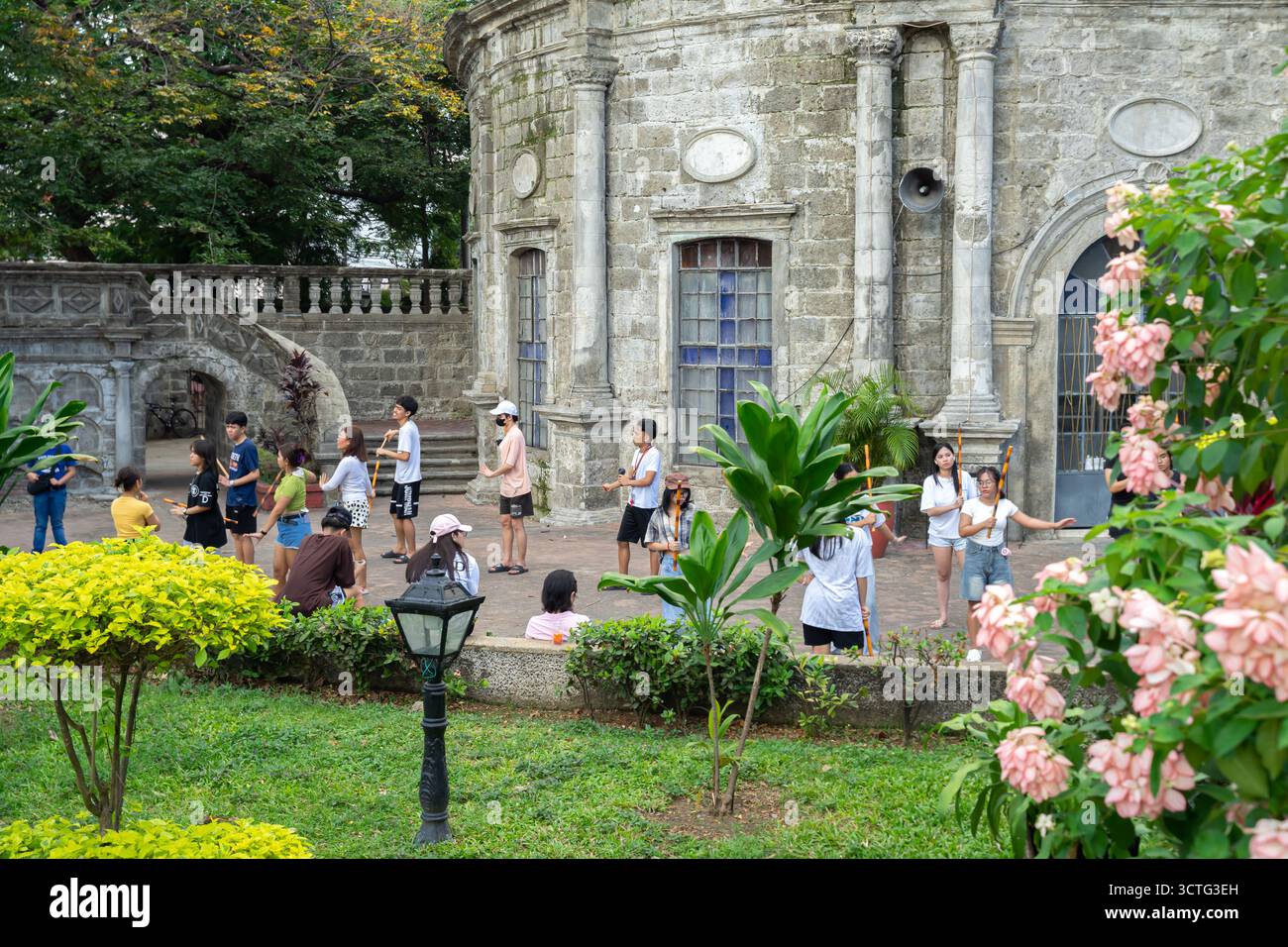 Young people exercise in Paco Park in Manila, Philippines Stock Photo ...