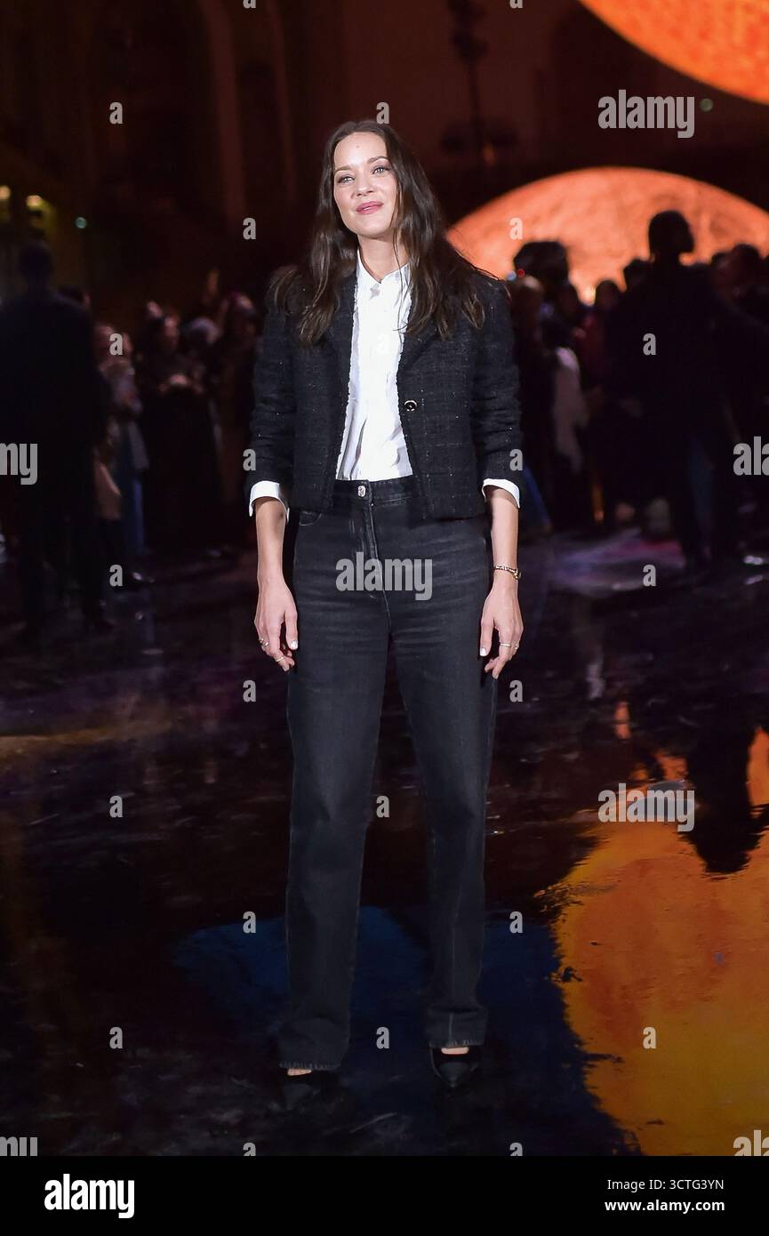 Marion Cotillard attends the Chanel Womenswear Spring/Summer 2026 show ...