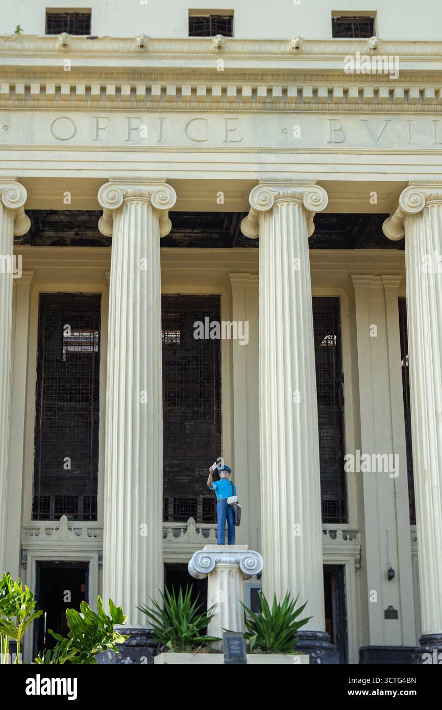 Postman statue, Manila Central Post Office, or Post Office Building ...