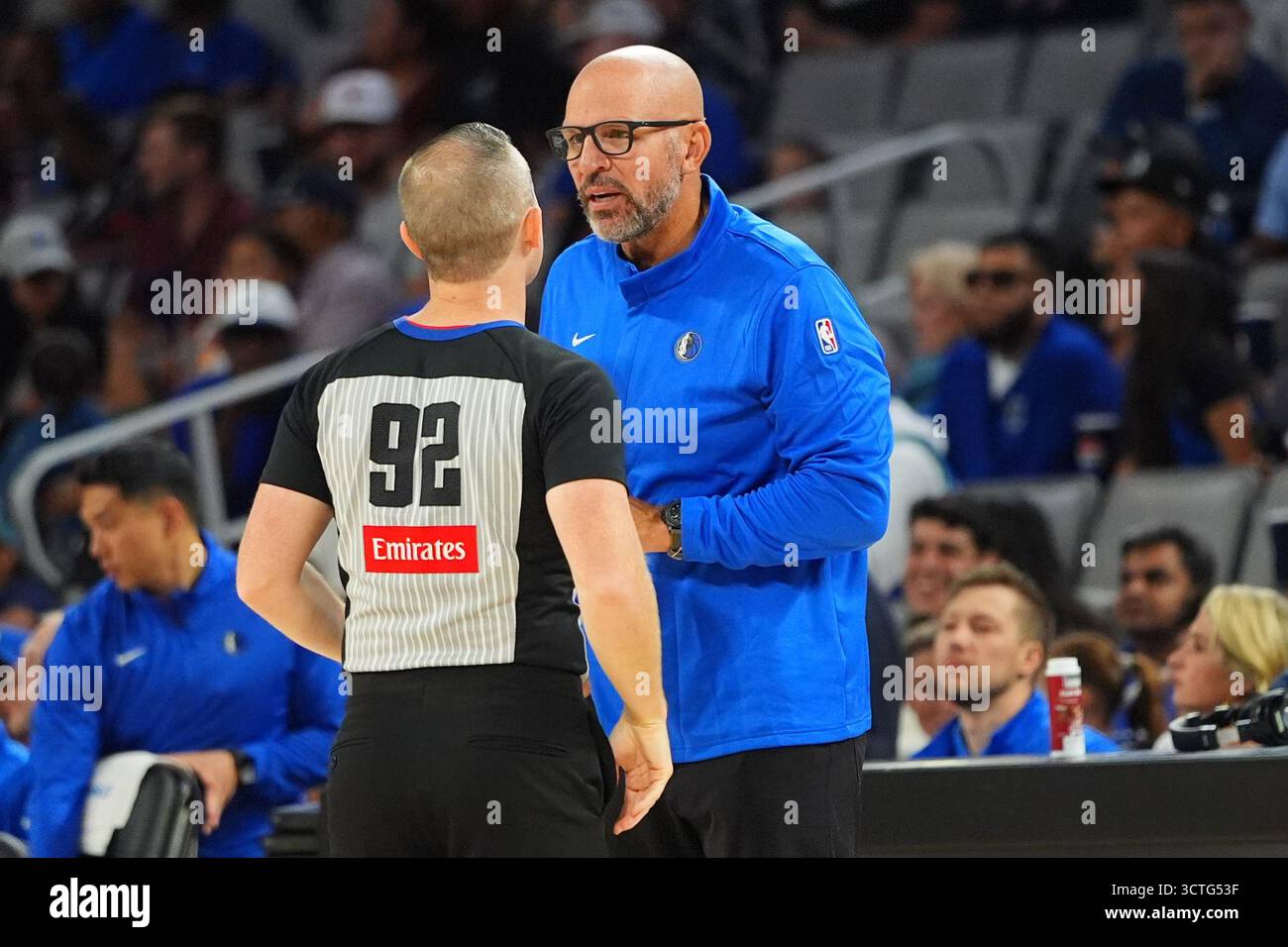 Dallas Mavericks head coach Jason Kidd, right, talks to referee Brent ...