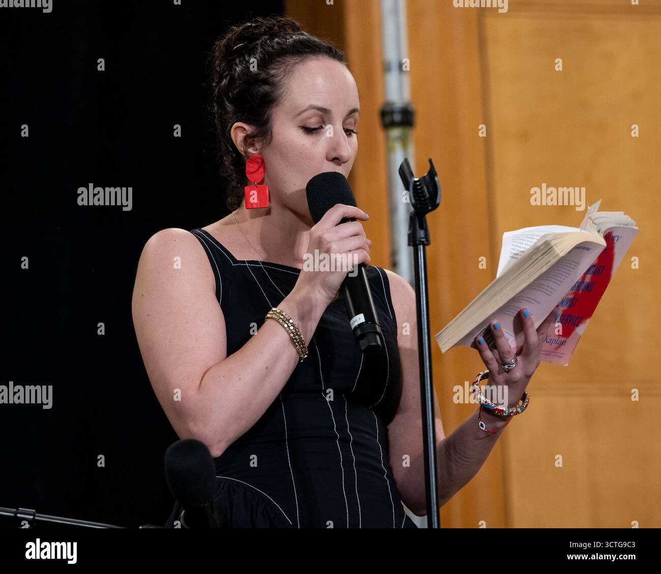 New York, USA. 06th Oct, 2025. Actor and playwright Kate Hamill reads from "The Story of Jane ...
