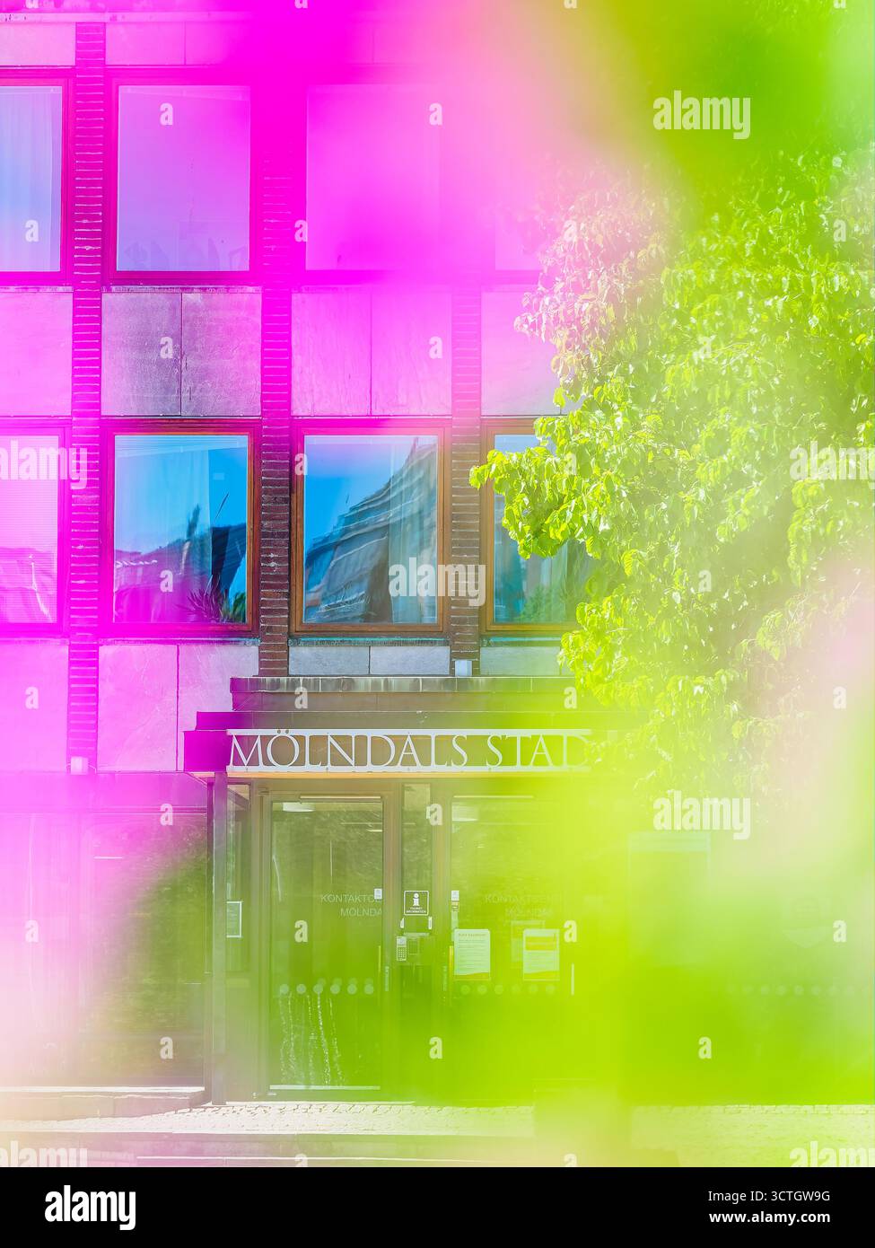 Bright welcoming entrance hall hi-res stock photography and images - Alamy