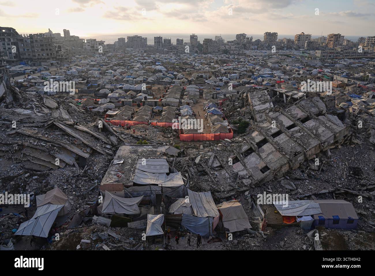FILE.- A tent camp for displaced Palestinians stretches among the ruins ...