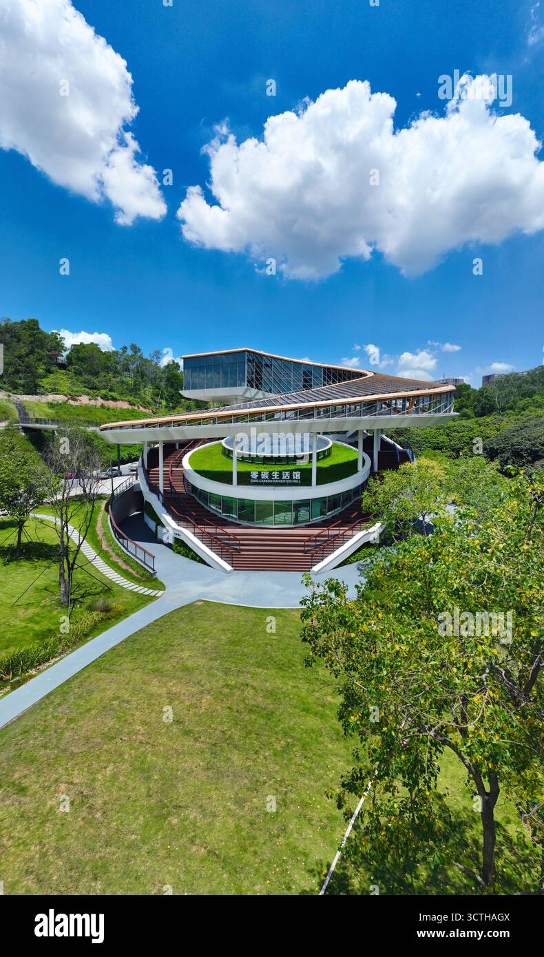 Zero carbon life hall hi-res stock photography and images - Alamy