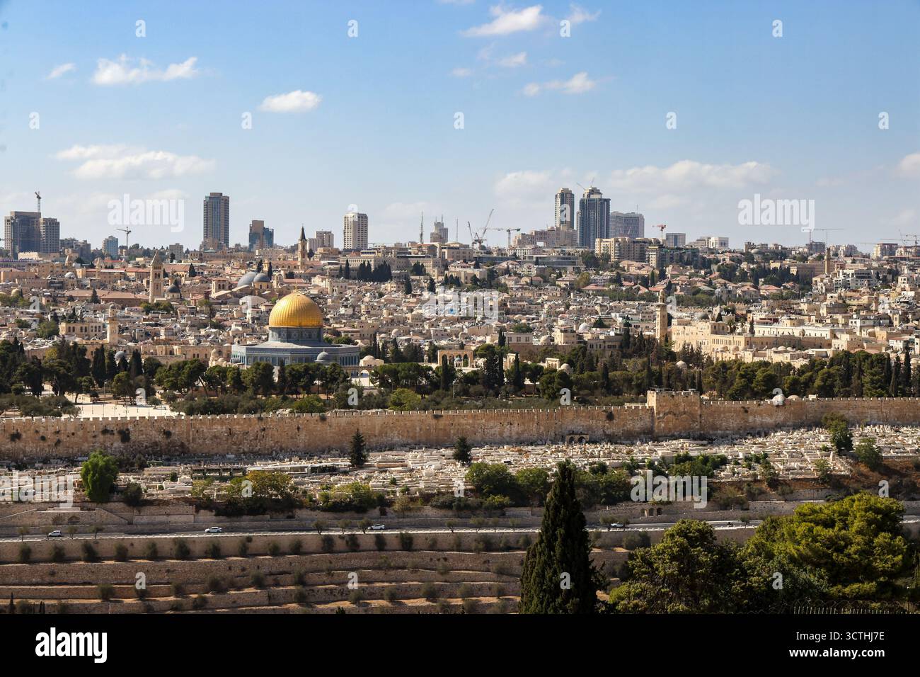 Hebron, in the West Bank, under pressure from the Israeli army and ...