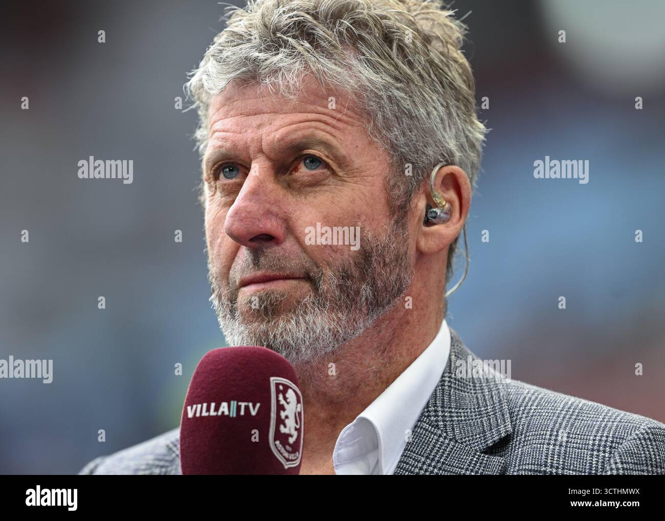 Former footballer Andy Townsend speaks with Villa TV ahead of the ...