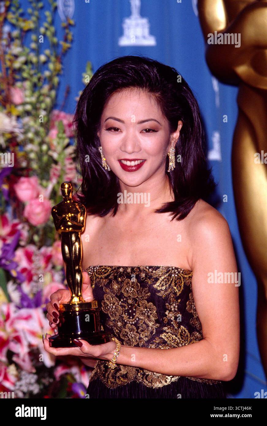 Jessica Yu with Oscar for best short documentary. March 1997 Stock ...