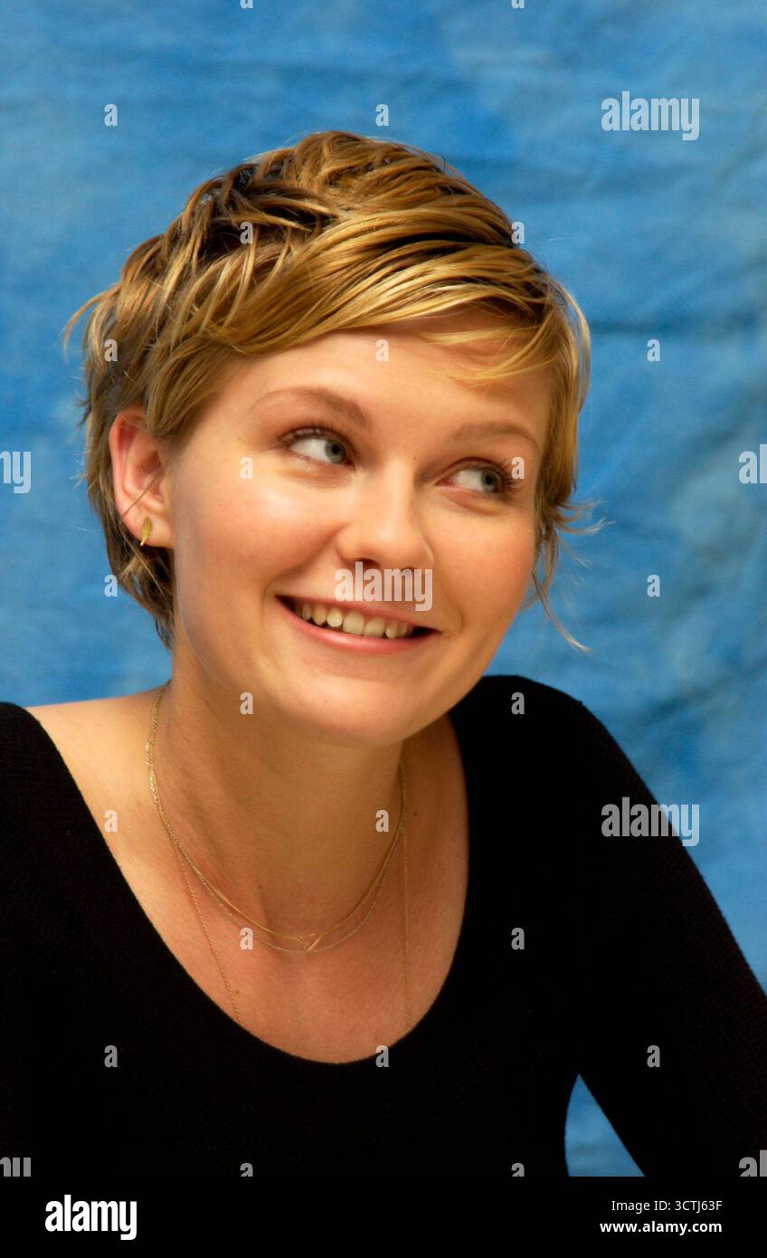 Kirsten Dunst at a press conference for Eternal Sunshine of the ...