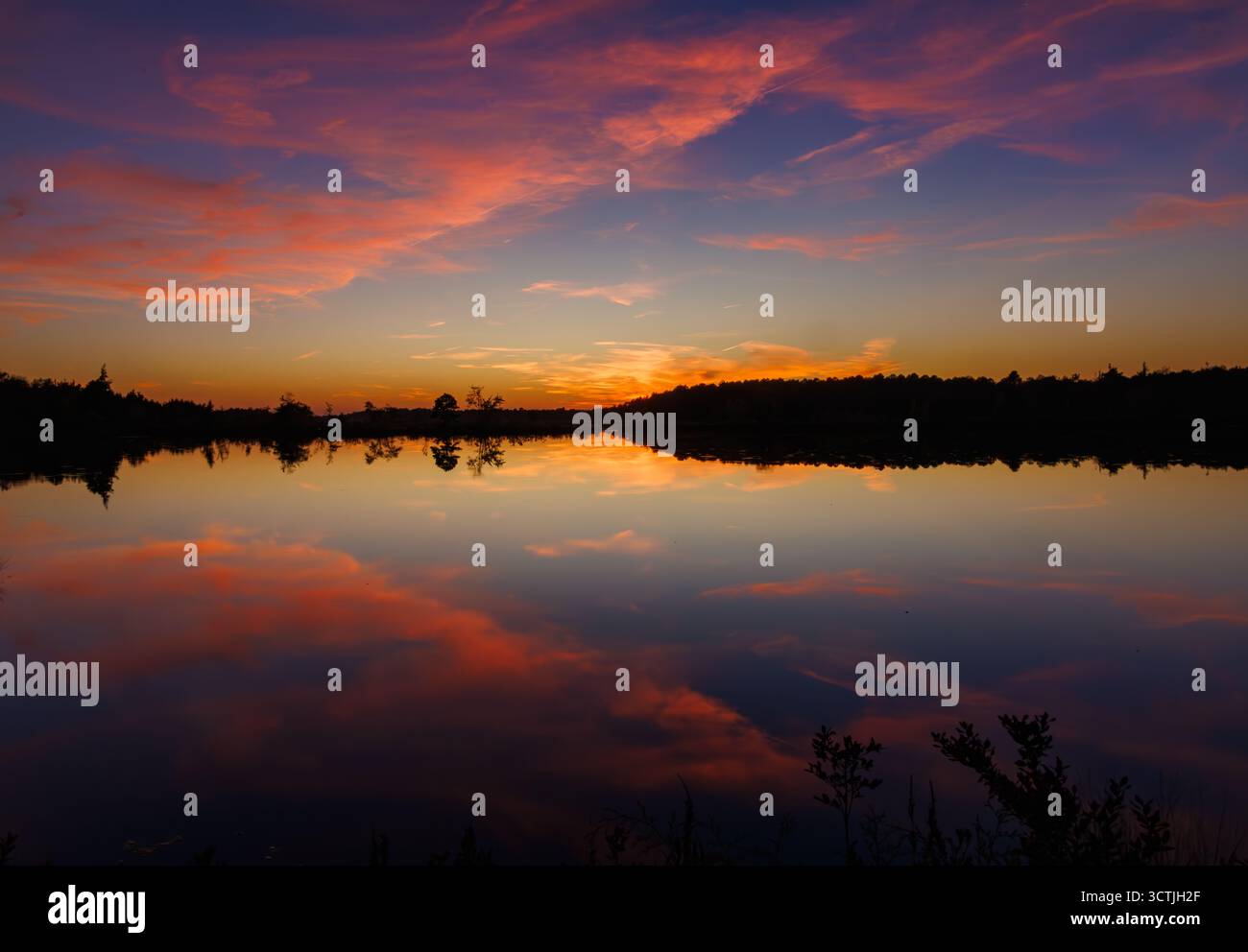 Colorful clouds over water hi-res stock photography and images - Alamy