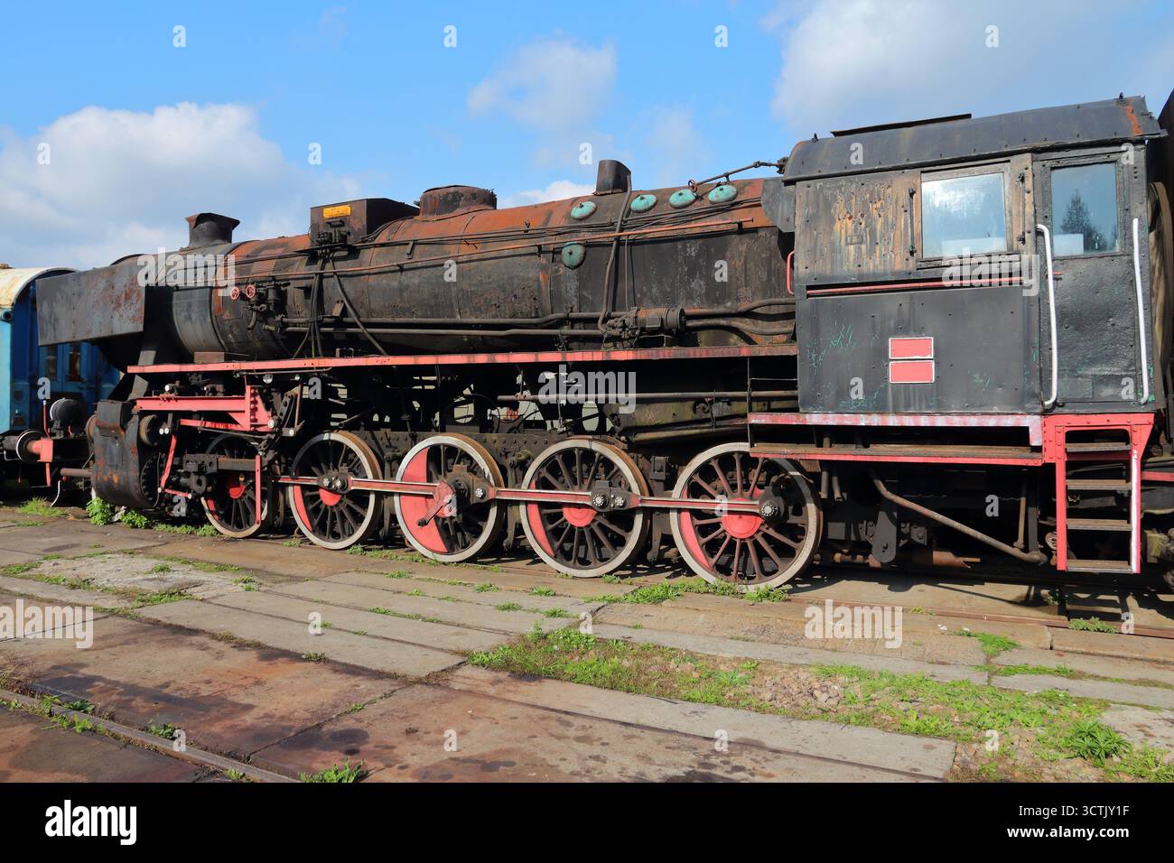 Abandoned rusty steam locomotive hi-res stock photography and images ...