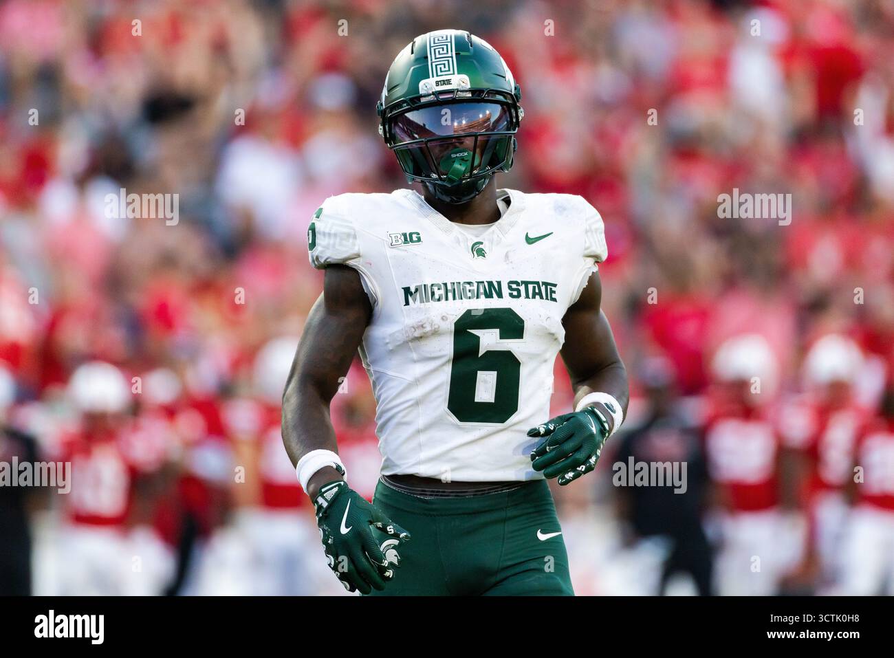 Michigan State wide receiver Nick Marsh (6) lines up for a play against ...