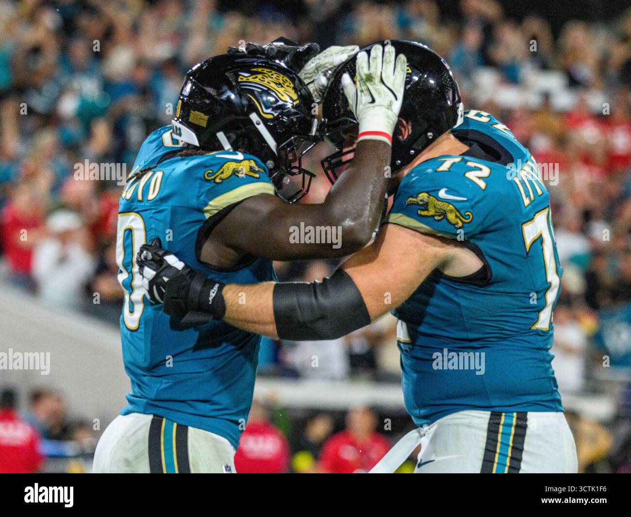 Jacksonville, FL, USA. 6th Oct, 2025. Jacksonville Jaguars linebacker ...