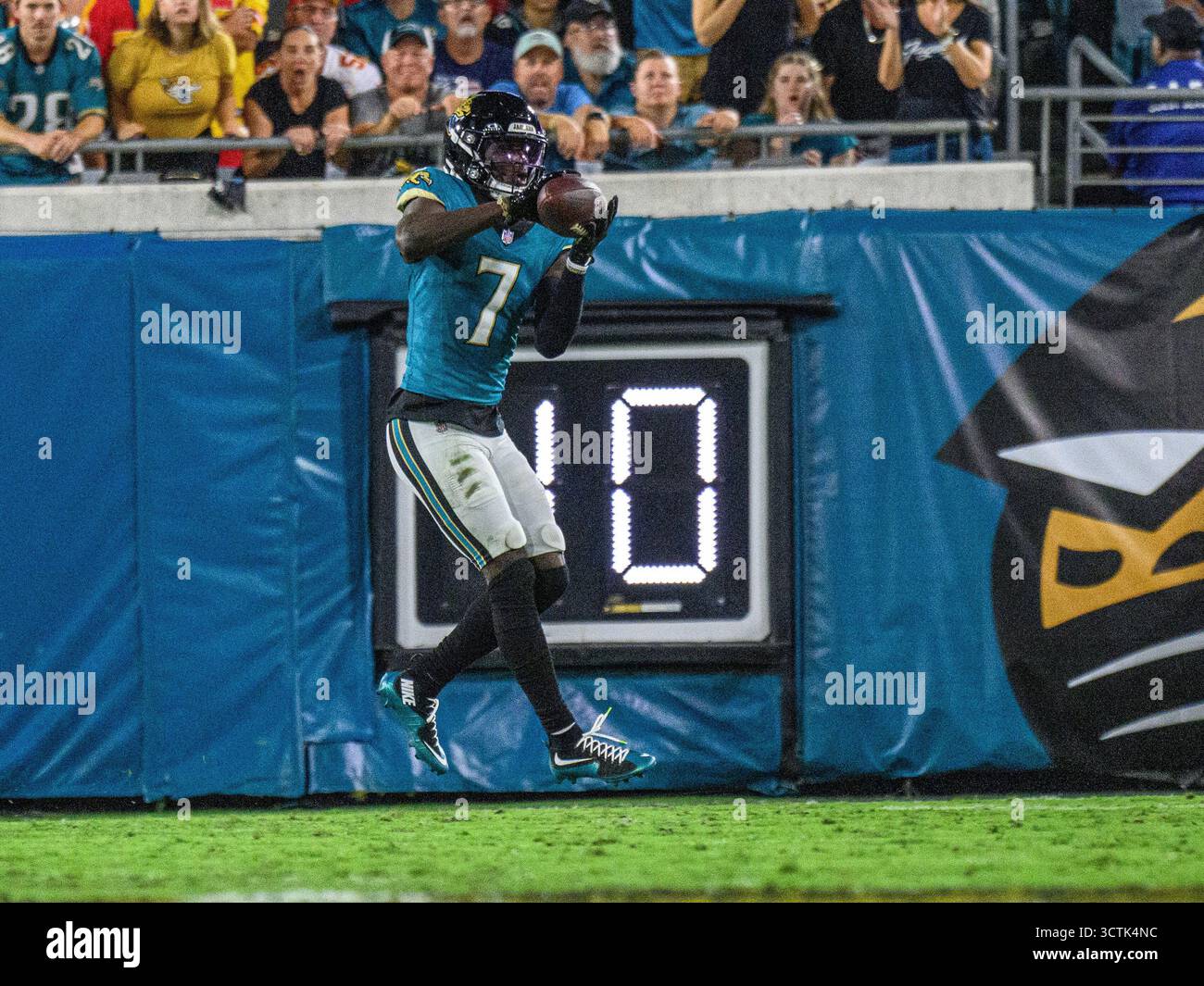 Chiefs jaguars 2025 hi-res stock photography and images - Alamy
