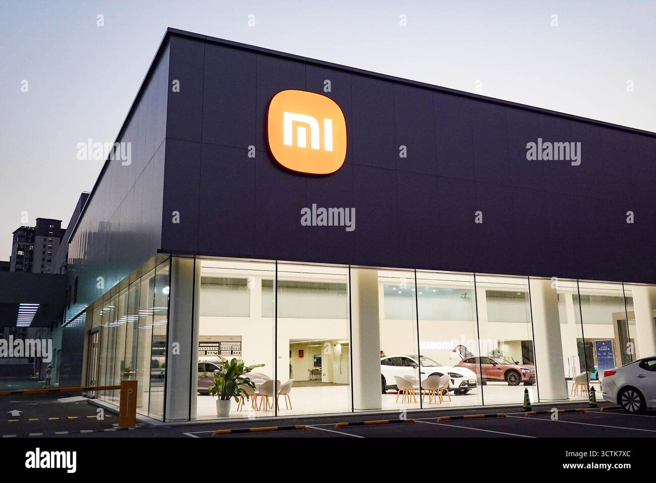 Delivery logos visible hi-res stock photography and images - Alamy