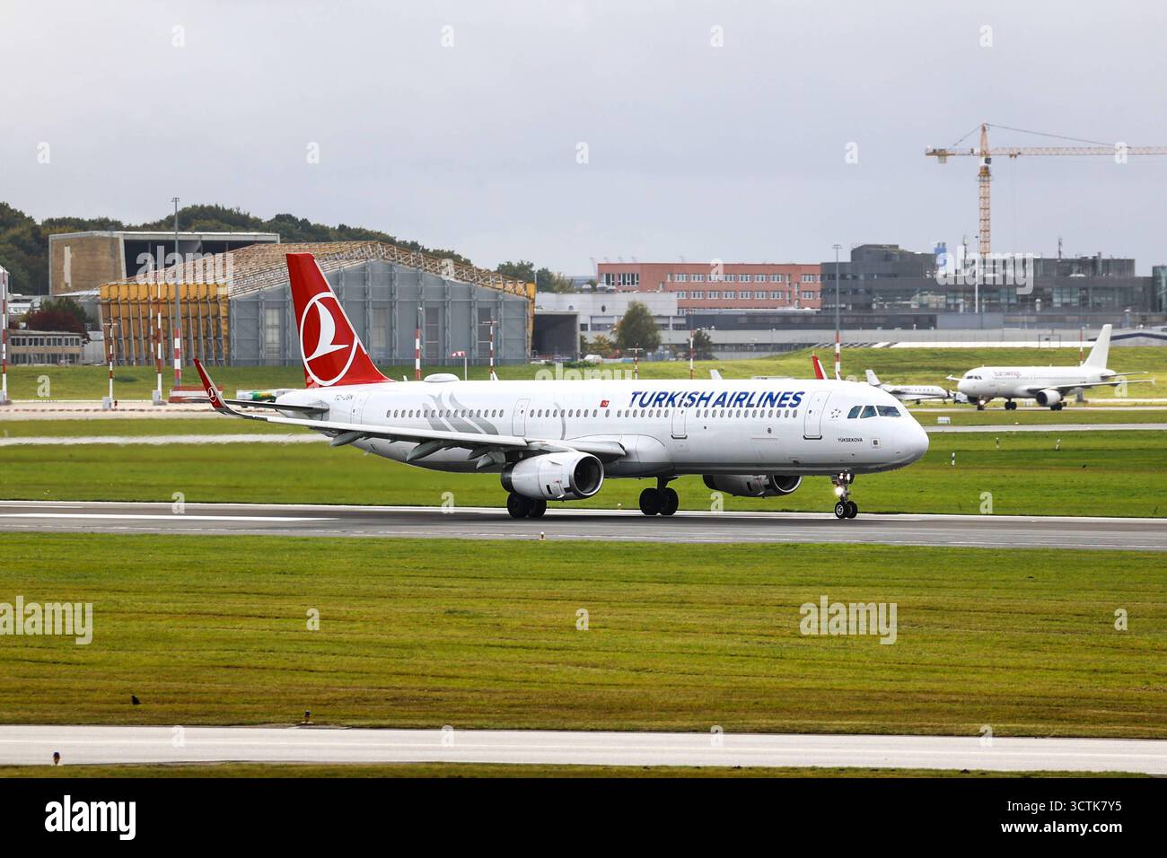 Stockbilder 10/2025 Flugzeug der Airline Turkish Airlines beim Start am ...
