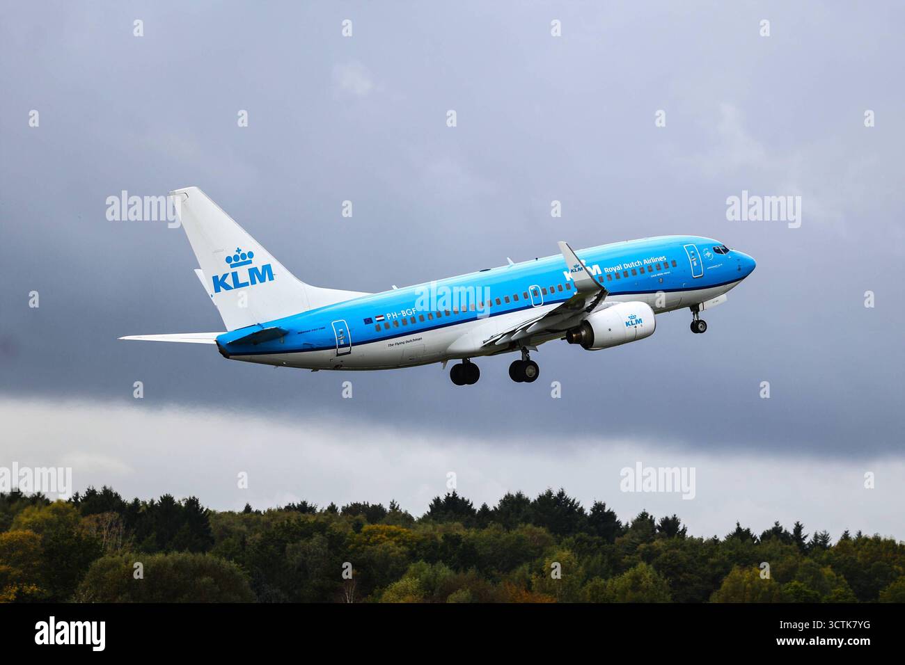 Stockbilder 10/2025 Flugzeug der Airline KLM beim Start am Hamburger ...