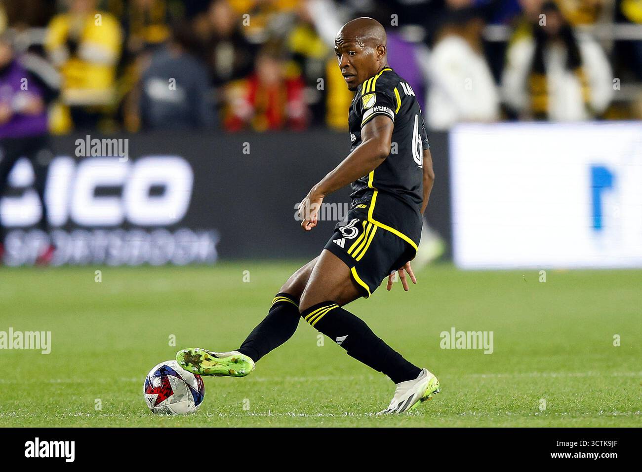 FILE - Columbus Crew midfielder Darlington Nagbe controls the ball ...