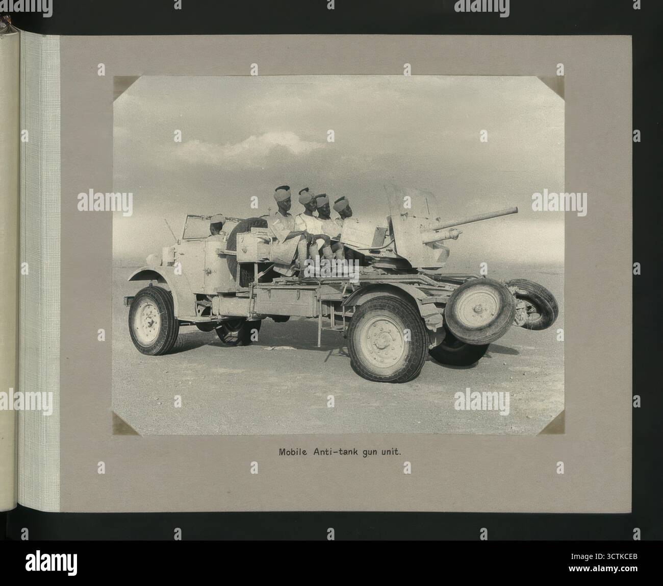 British anti tank guns hi-res stock photography and images - Alamy