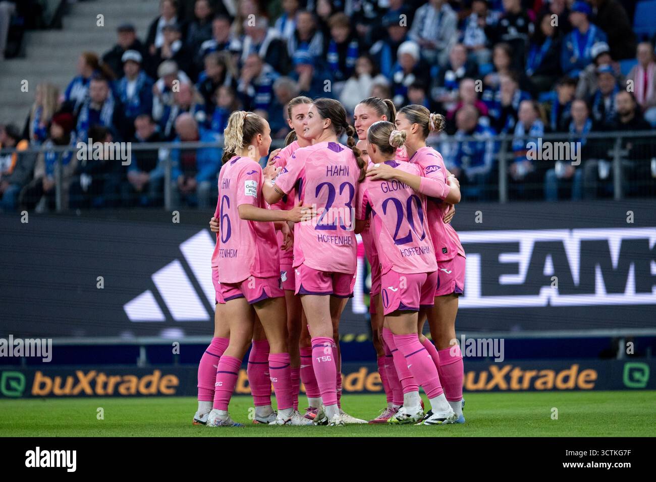 Vanessa Diehm (TSG Hoffenheim, #06), Lisa Doorn (TSG Hoffenheim, #14 ...