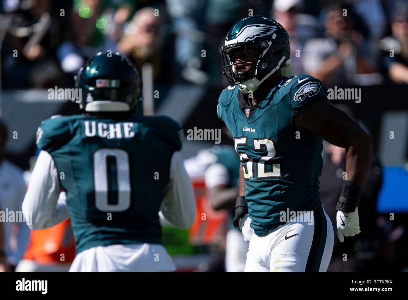 Philadelphia Eagles linebacker Za'Darius Smith, right, rects to his ...