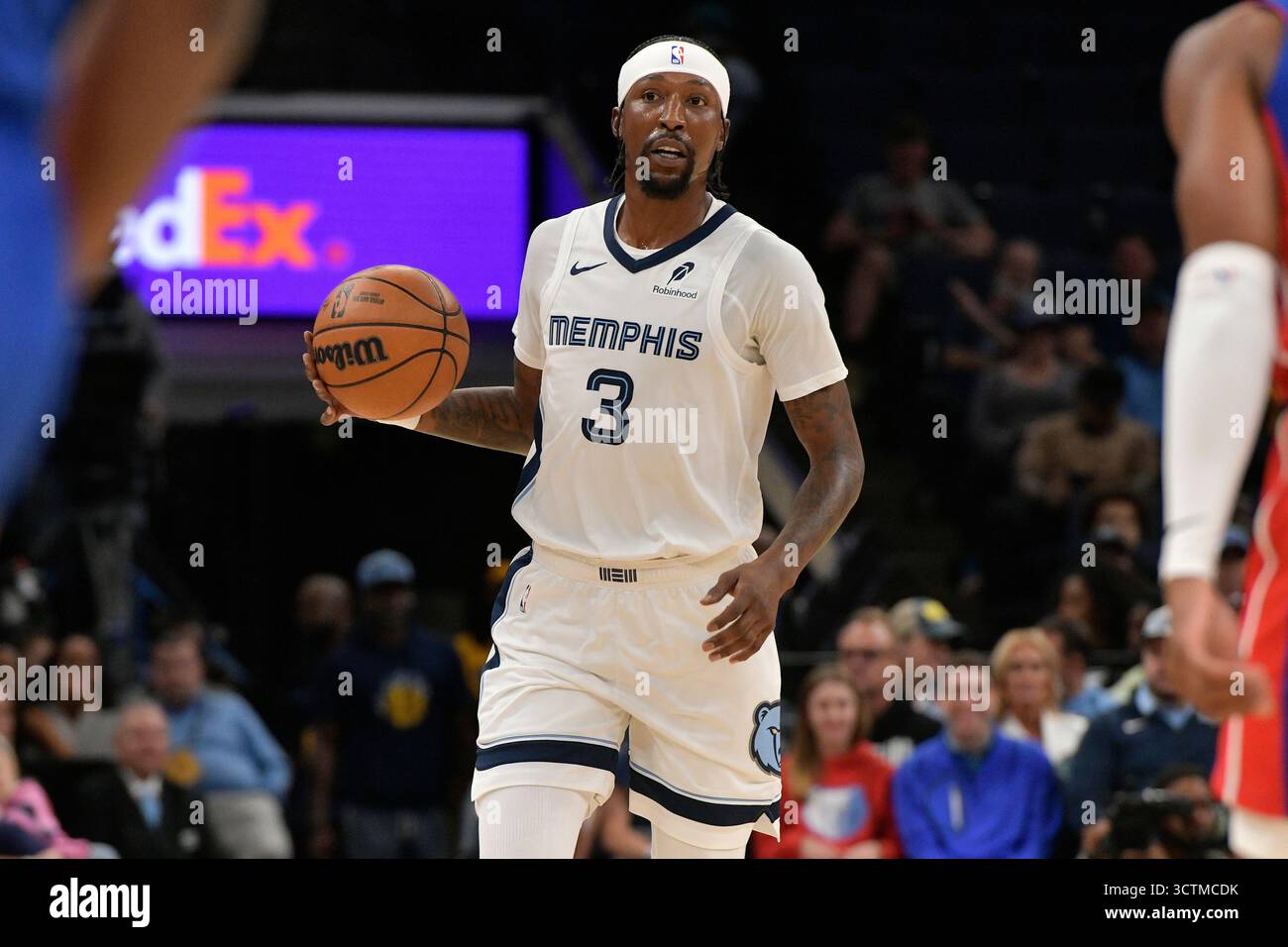 Memphis Grizzlies guard Kentavious Caldwell-Pope (3) brings the ball up ...