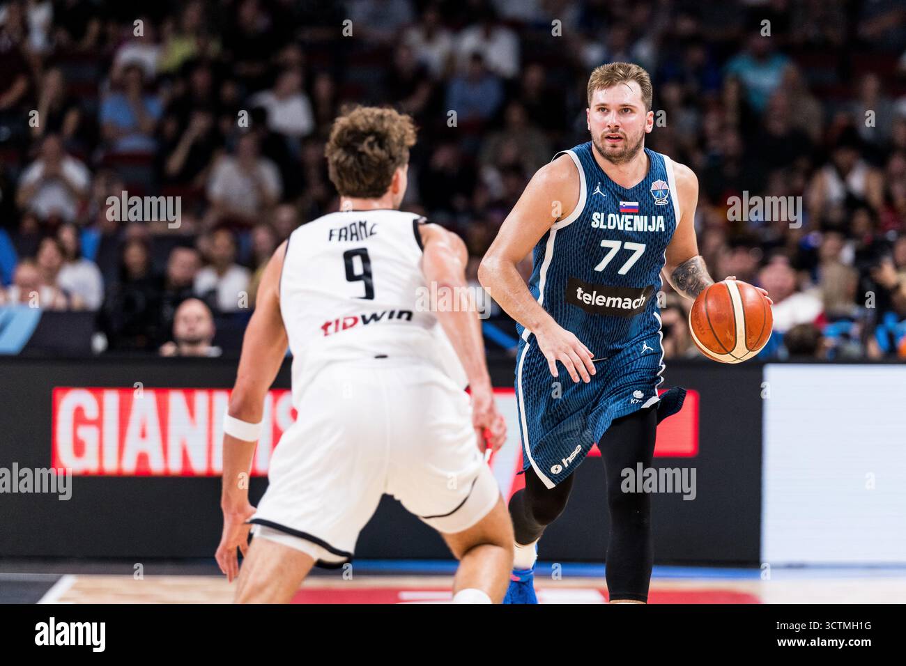 Franz Wagner (Deutschland, 9), Luka Doncic (Slowenien, 77) am Ball FIBA EuroBasket 2025 ...