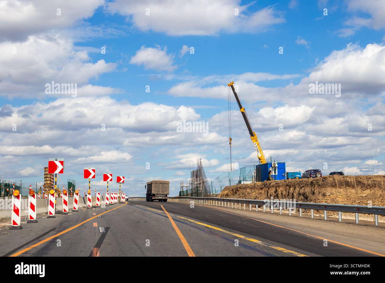 Construction zone along highway hi-res stock photography and images - Alamy