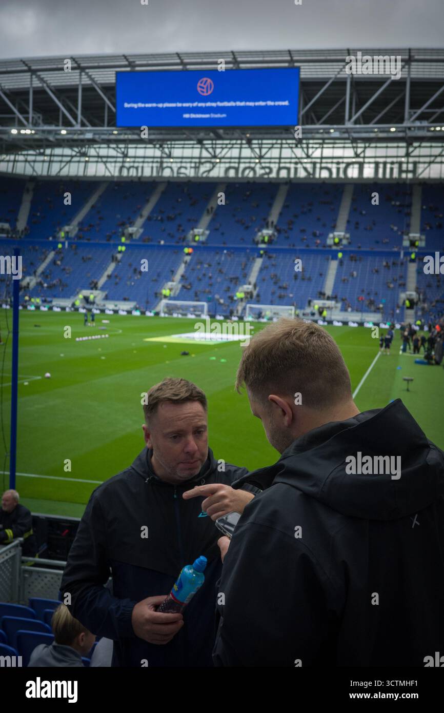 Everton stadium crowd hi-res stock photography and images - Alamy
