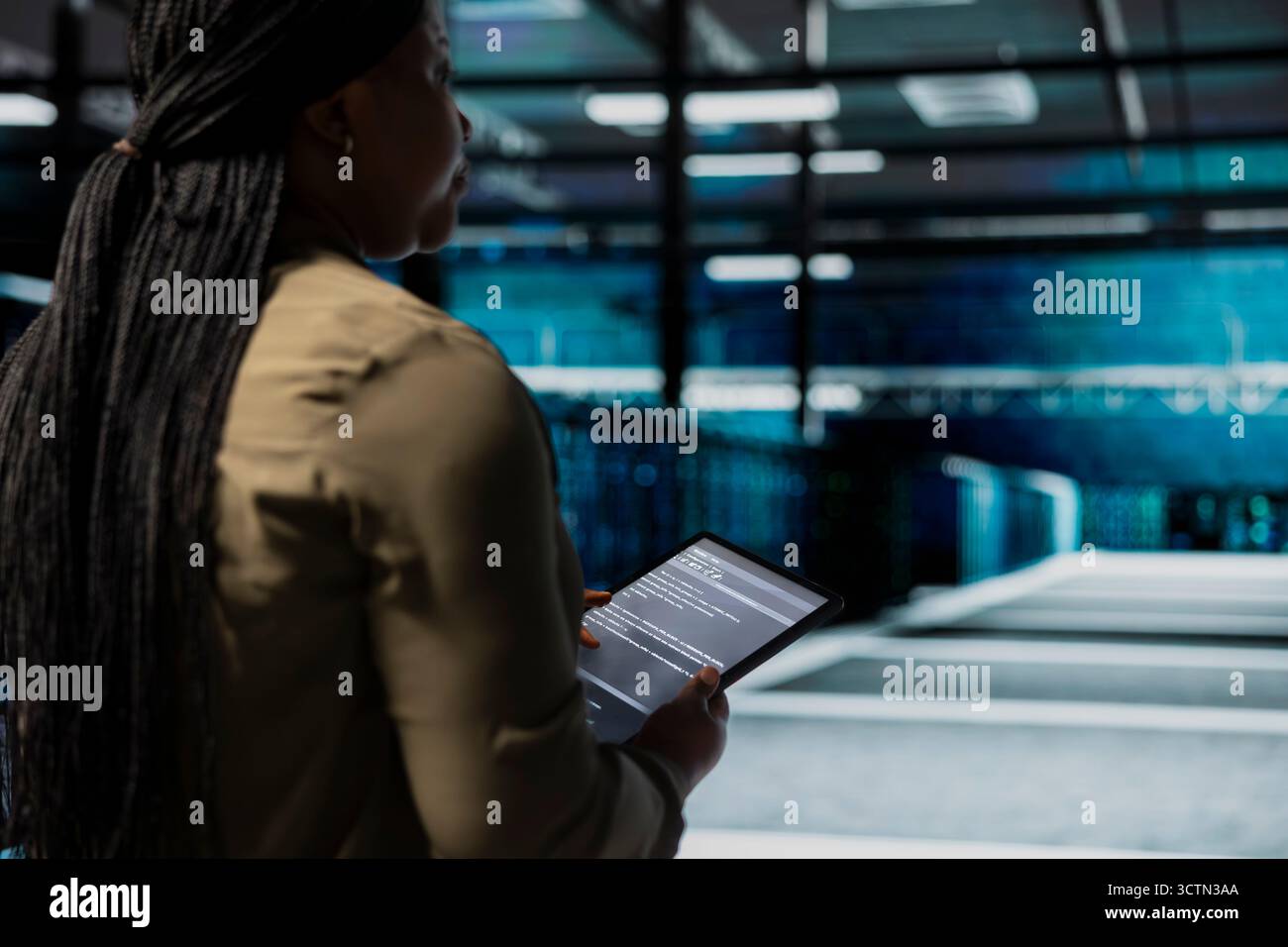 Data center admin uses hi-res stock photography and images - Alamy