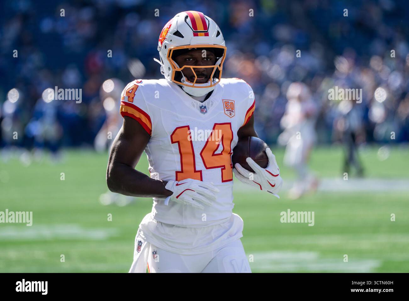 Tampa Bay Buccaneers wide receiver Chris Godwin Jr. runs with the ball ...