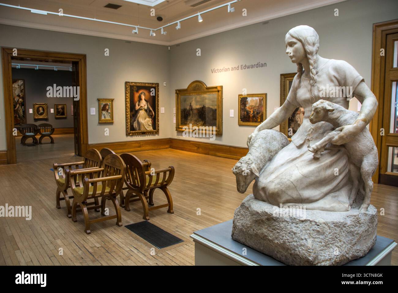 Art gallery in medieval hi-res stock photography and images - Alamy