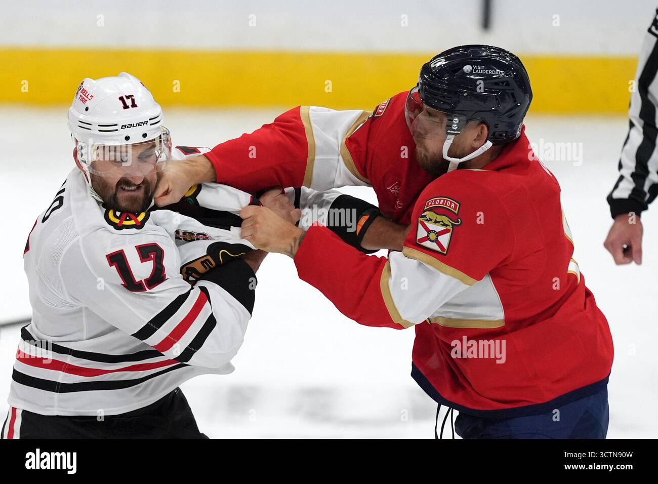 Chicago Blackhawks left wing Nick Foligno (17) and Florida Panthers ...