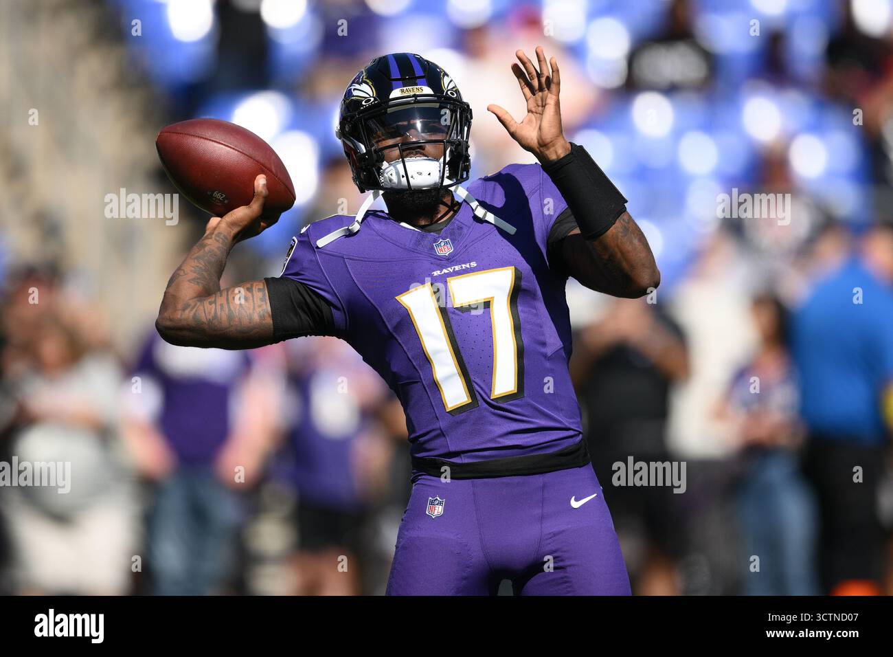 Baltimore Ravens quarterback Tyler Huntley (17) warms up before an NFL ...