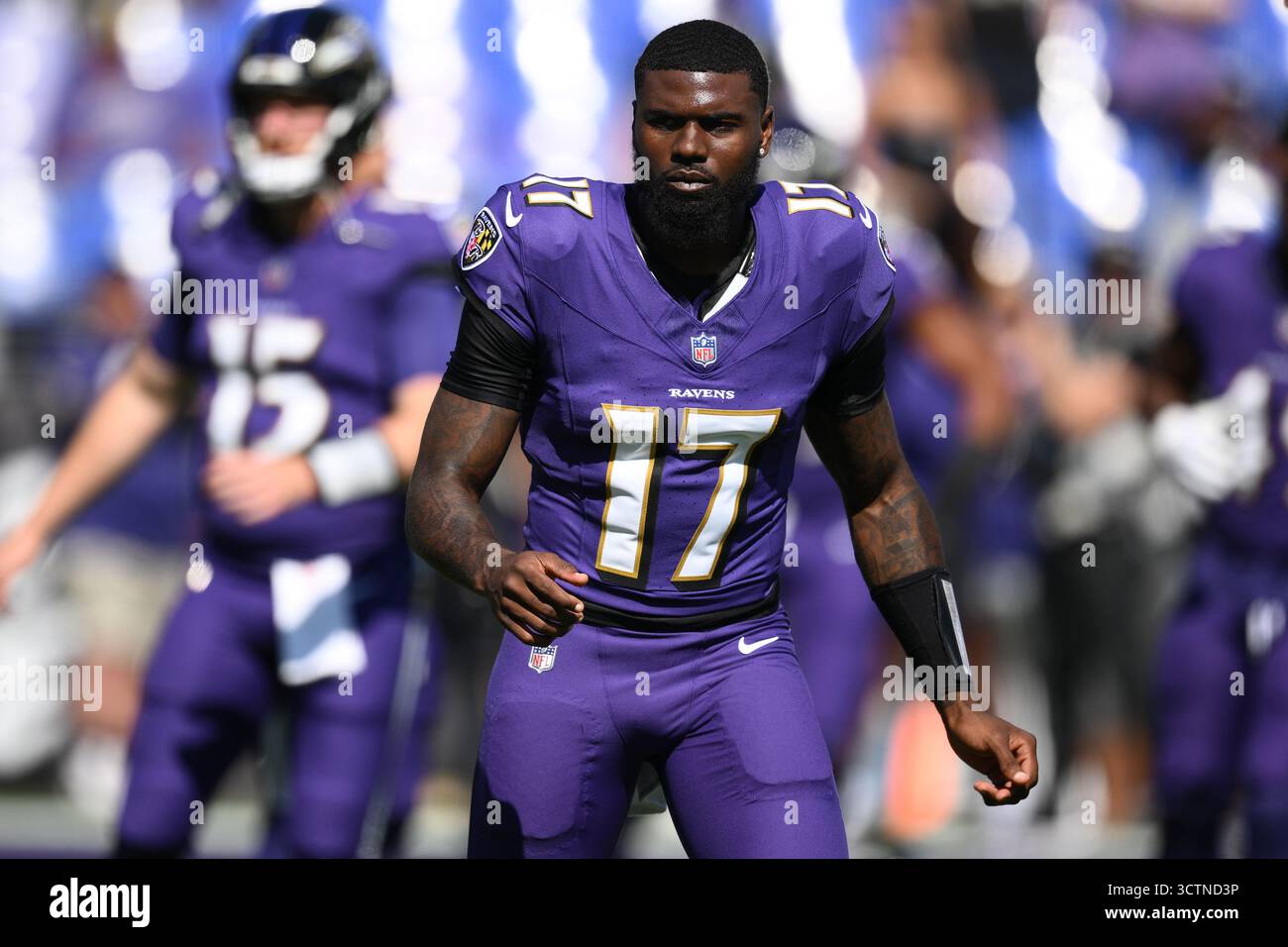Baltimore Ravens quarterback Tyler Huntley (17) warms up before an NFL ...