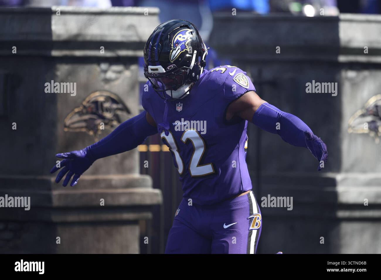 Baltimore Ravens linebacker Trenton Simpson (32) takes to the field ...