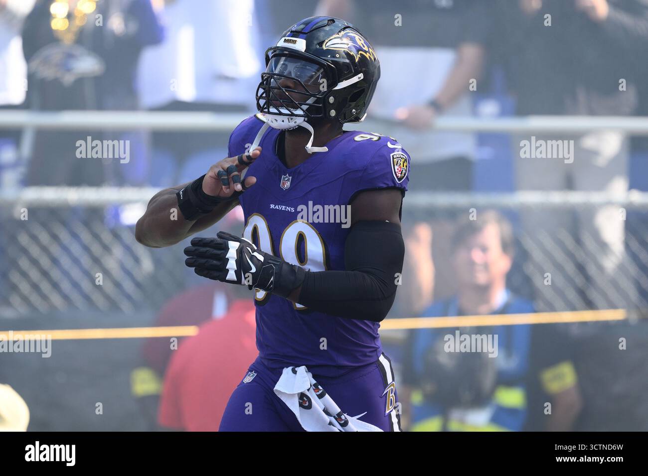 Baltimore Ravens linebacker Odafe Oweh (99) takes to the field before ...