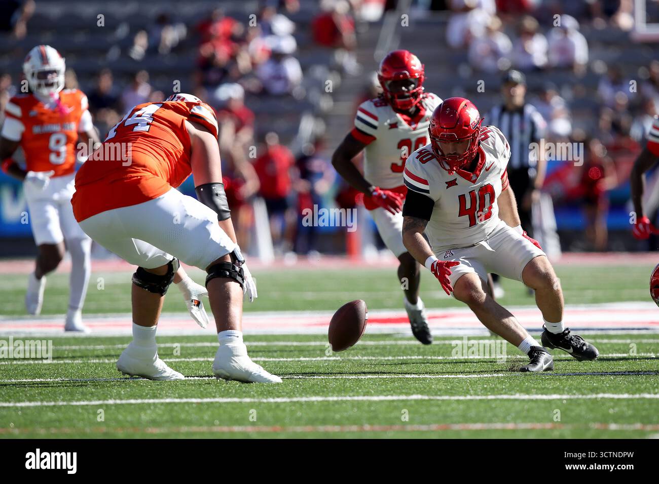 TUCSON, AZ - OCTOBER 04: Oklahoma State Cowboys offensive lineman Grant ...