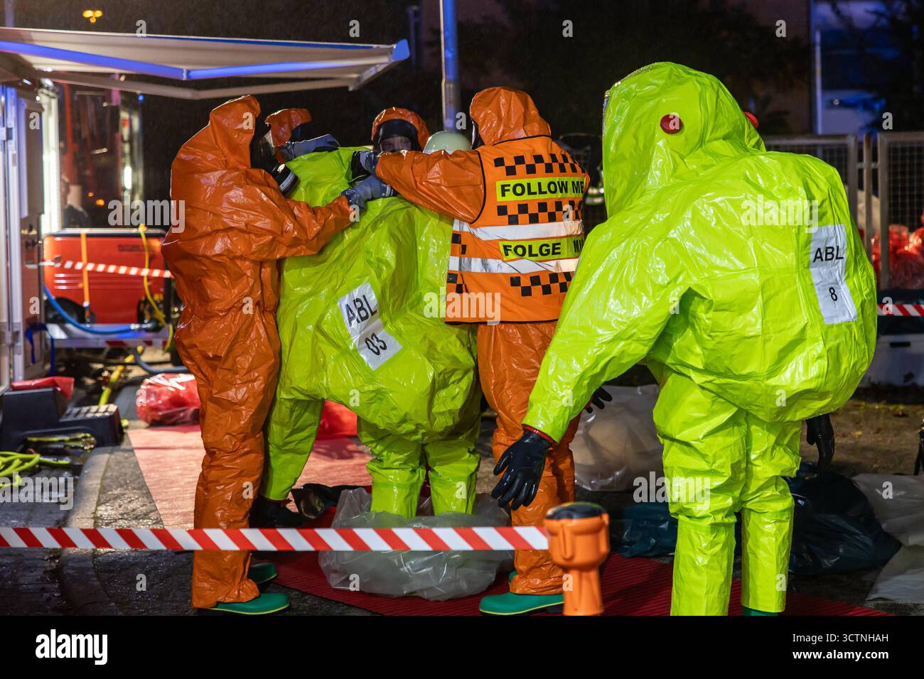Chemieunfall in Metallbetrieb Giftige Gase treten aus Feuerwehr sperrt ...