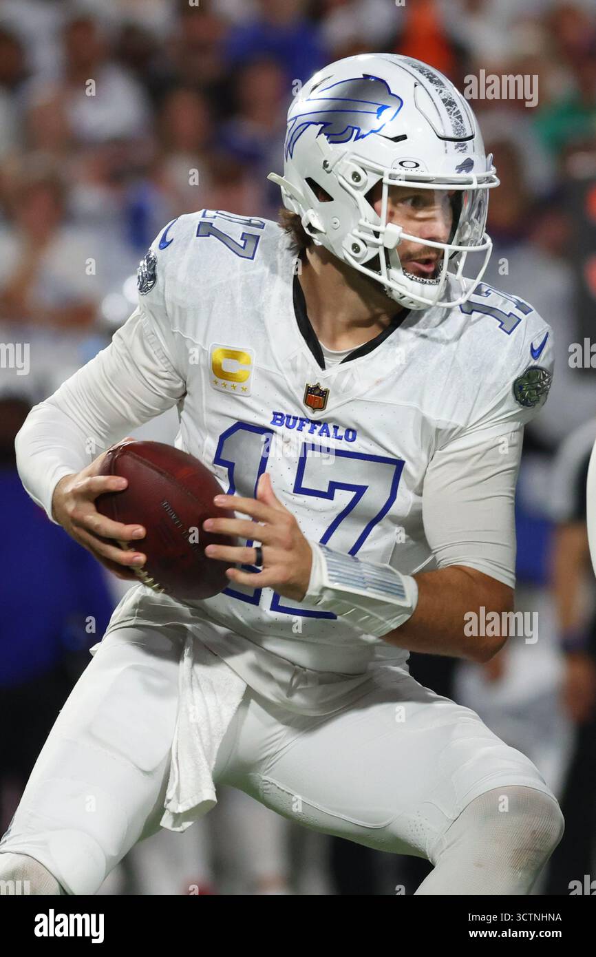 Buffalo Bills quarterback Josh Allen (17) carries the ball during the ...