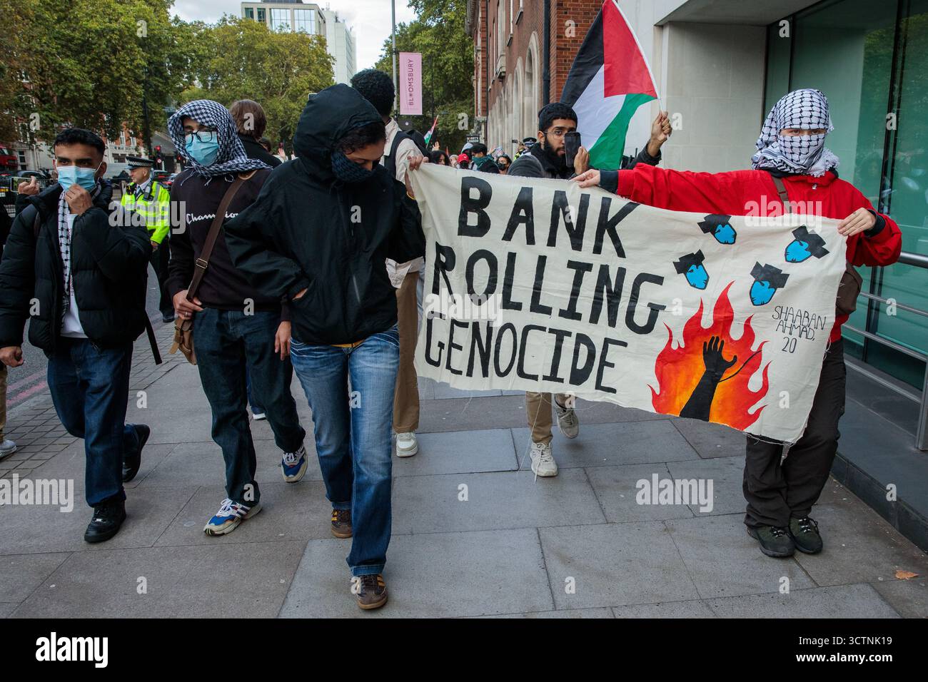 London, UK. 7th October, 2025. London university students attend an ...