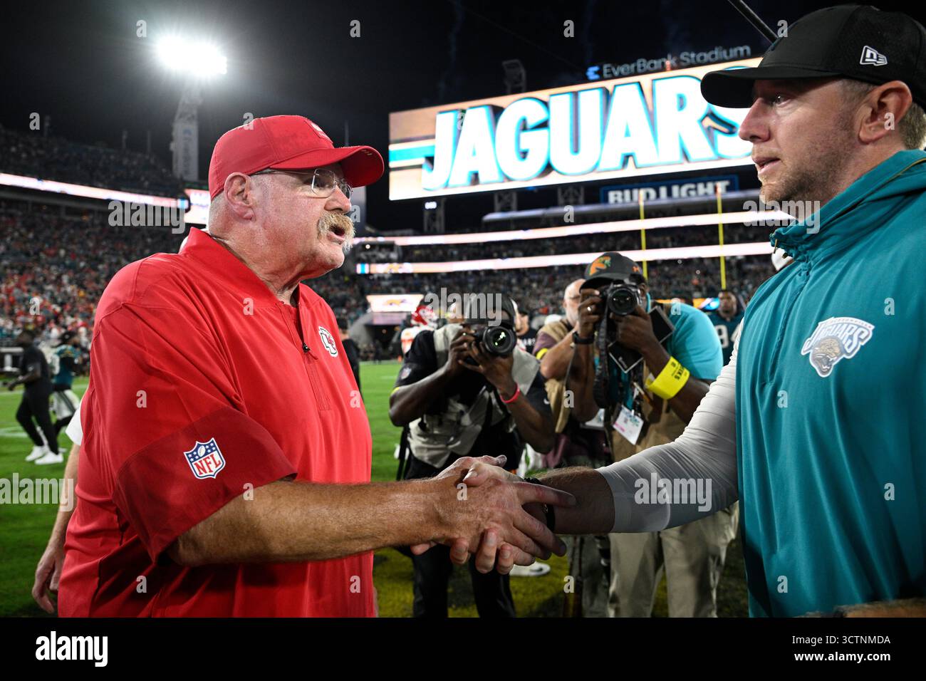 Kansas City Chiefs head coach Andy Reid, left, and Jacksonville Jaguars ...