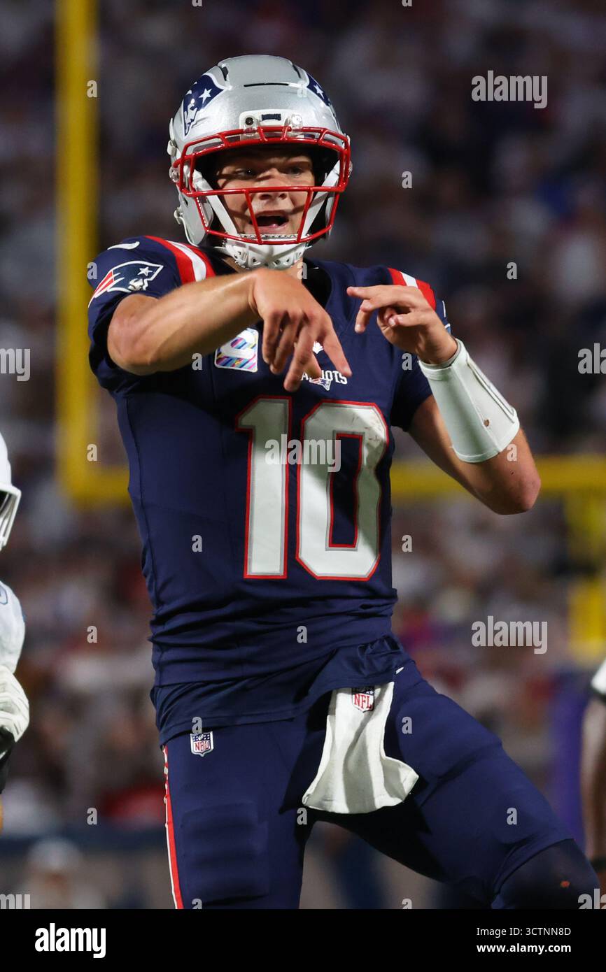 New England Patriots quarterback Drake Maye (10) throws the ball during ...