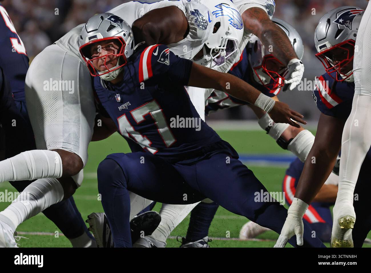 New England Patriots long snapper Julian Ashby (47) blocks during the ...